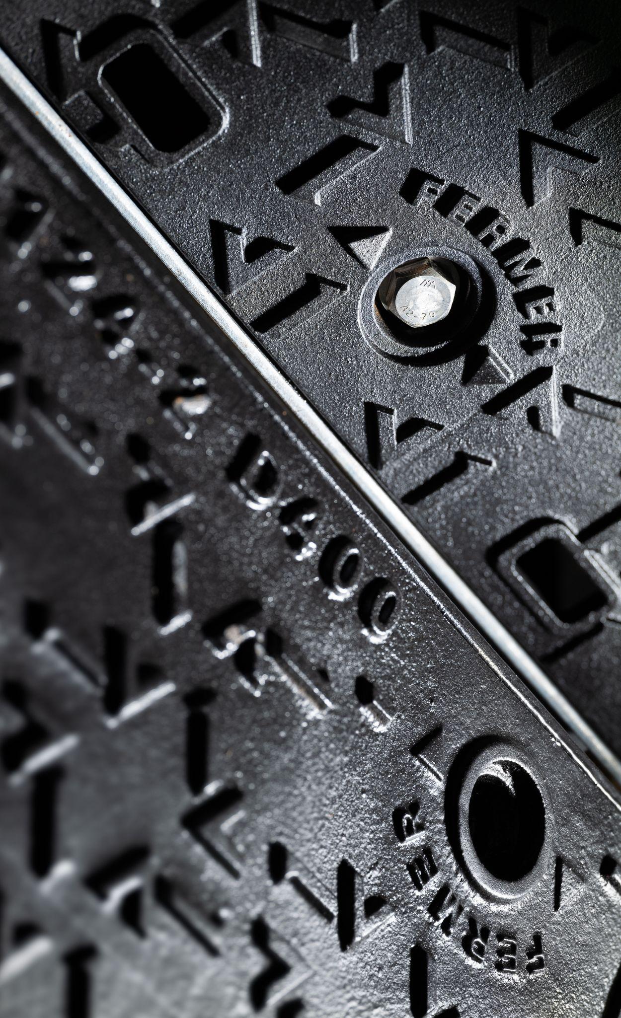 Trappes pour réseaux secs – Tampons fonte et cadres télécom